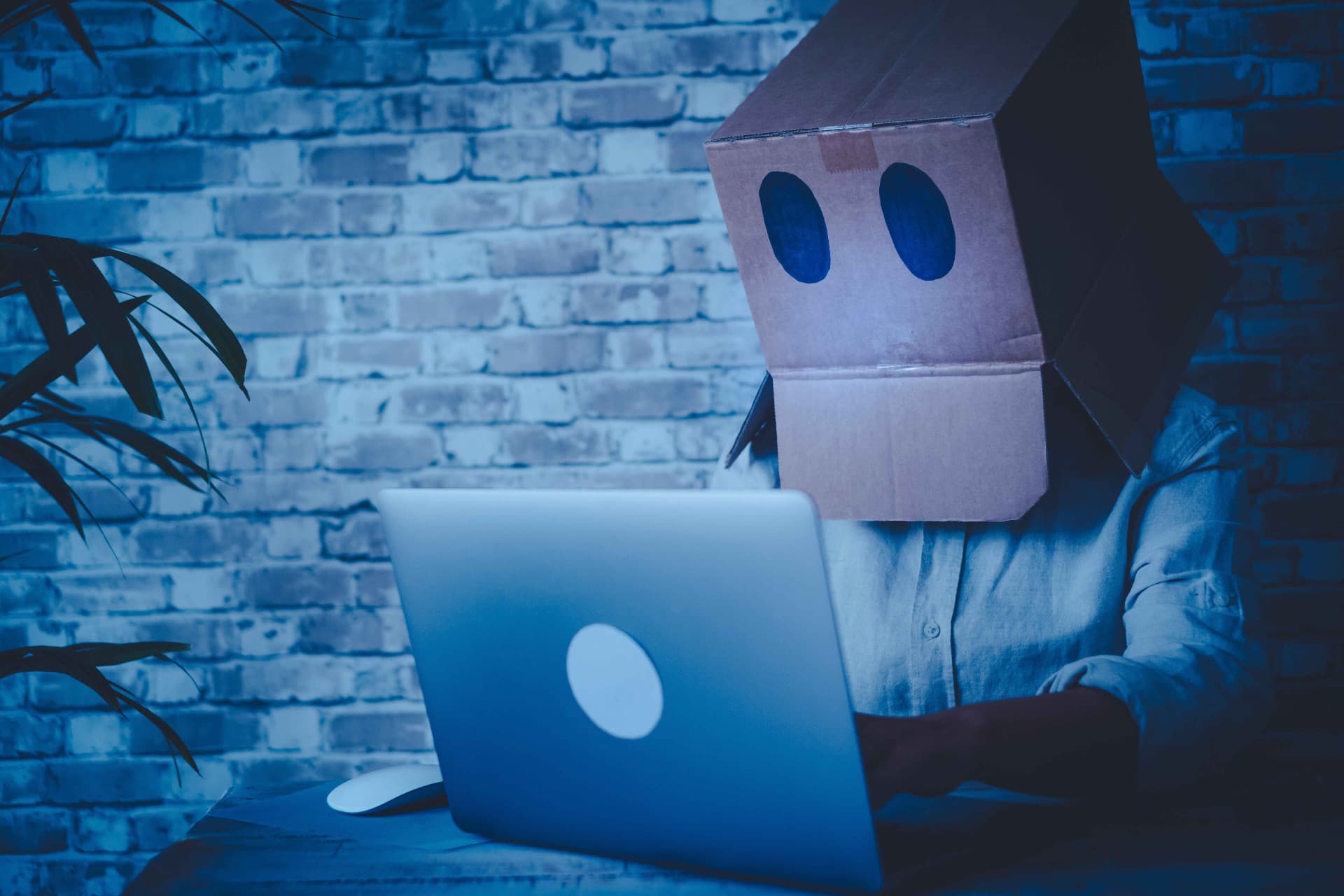 Jak být na internetu anonymní? Tipy a triky