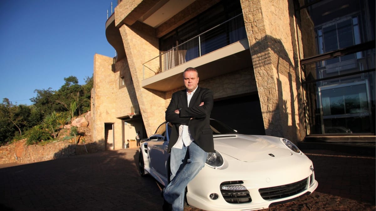 Krejčíř: Český mafiánský boss, podvody, útěk a trest v JAR